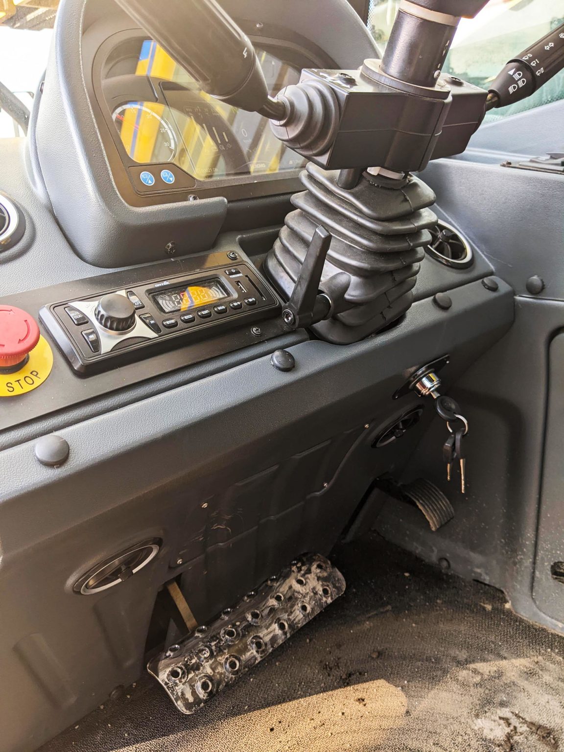 XCMG XTF1256K TELEHANDLER XCMG for Rent, Sale or Lease - CanLift